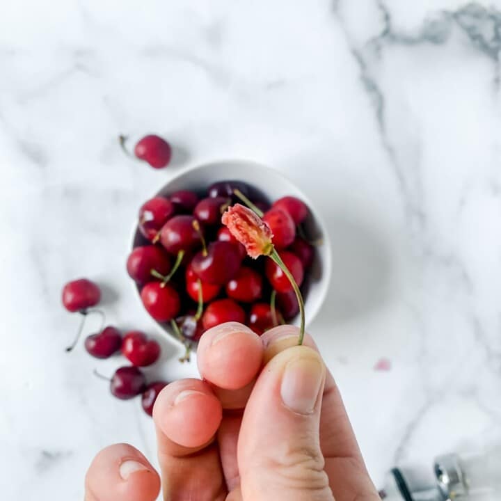 Easy cherry compote - with fresh cherries