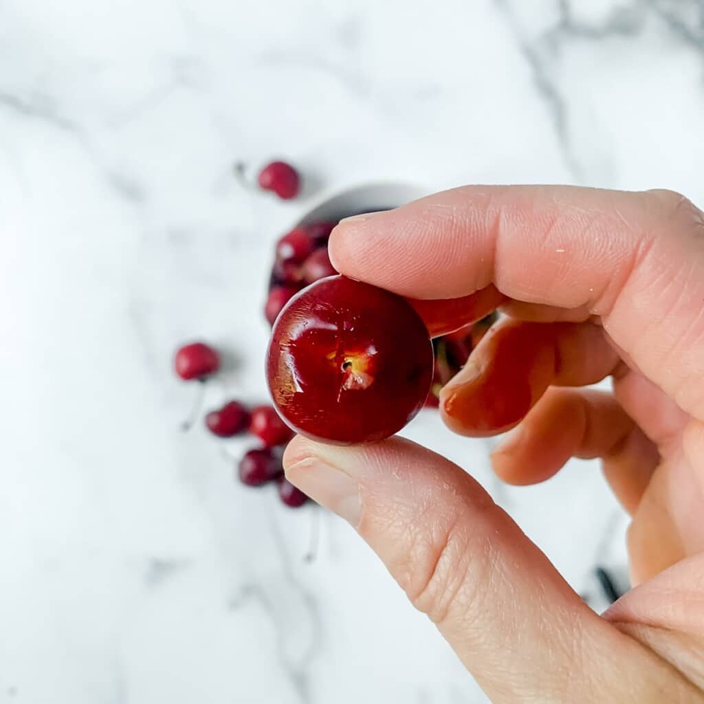 Easy cherry compote - with fresh cherries