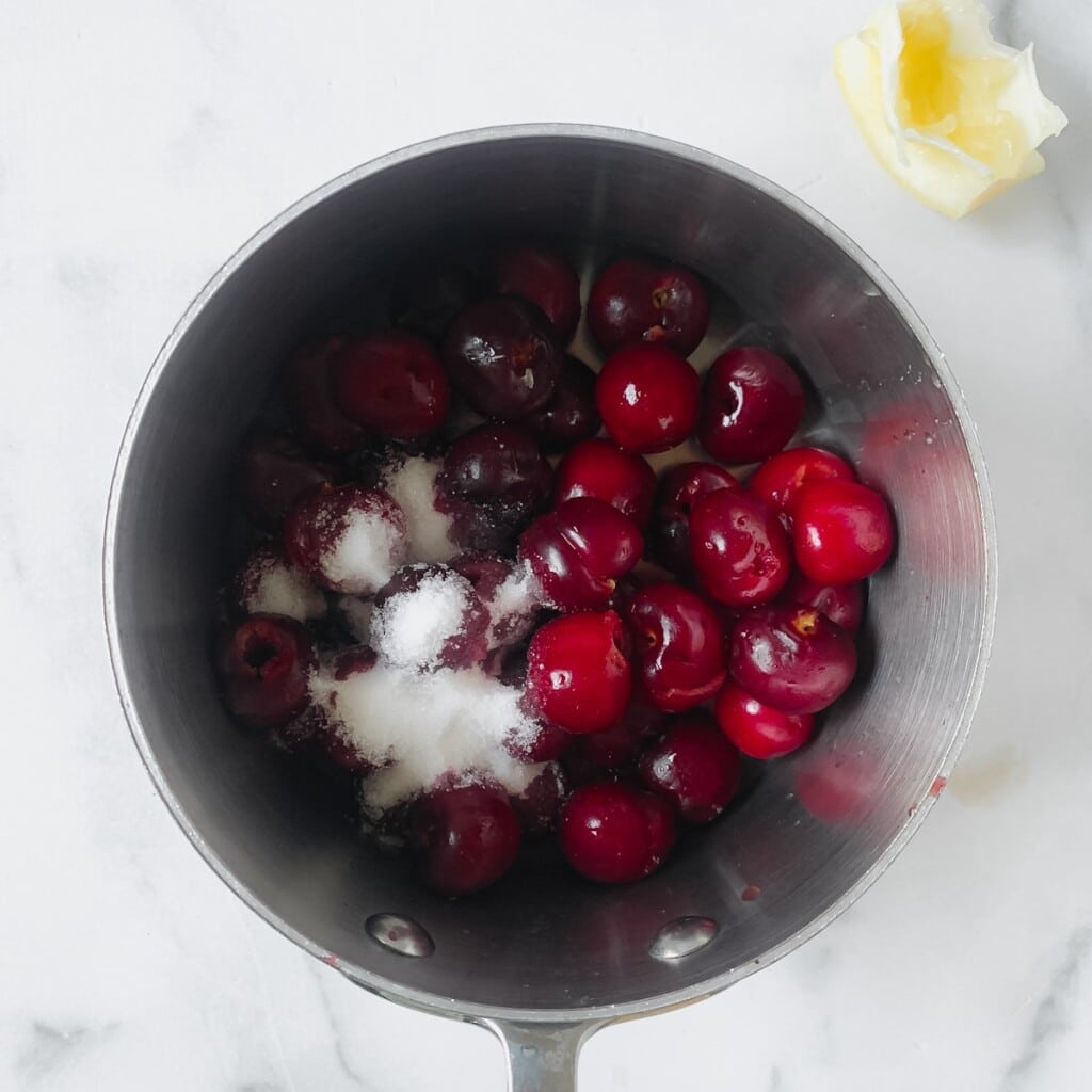 Easy cherry compote - with fresh cherries