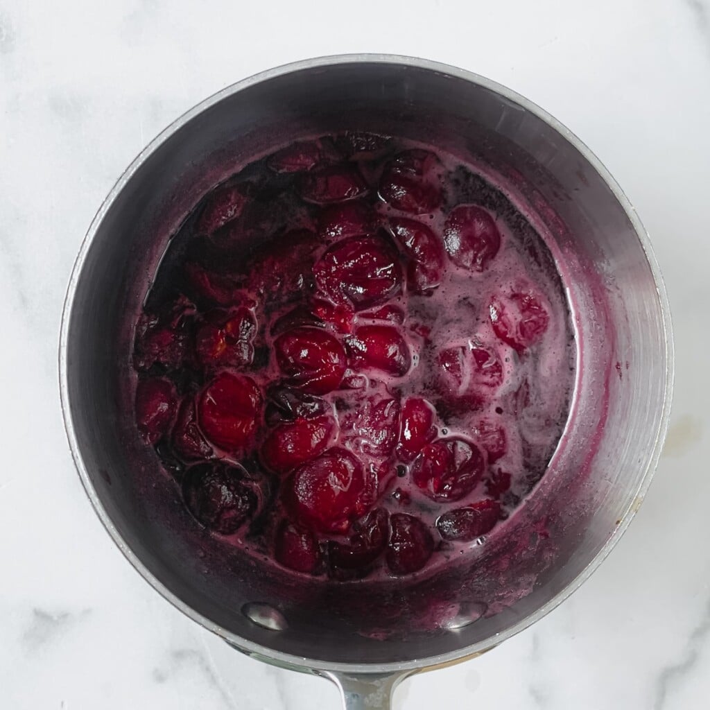 Easy cherry compote - with fresh cherries