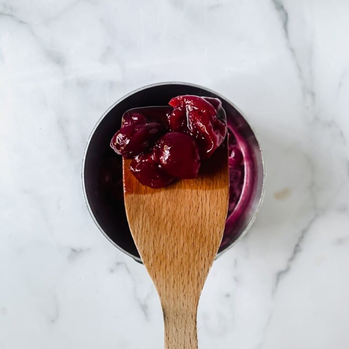 Easy cherry compote - with fresh cherries
